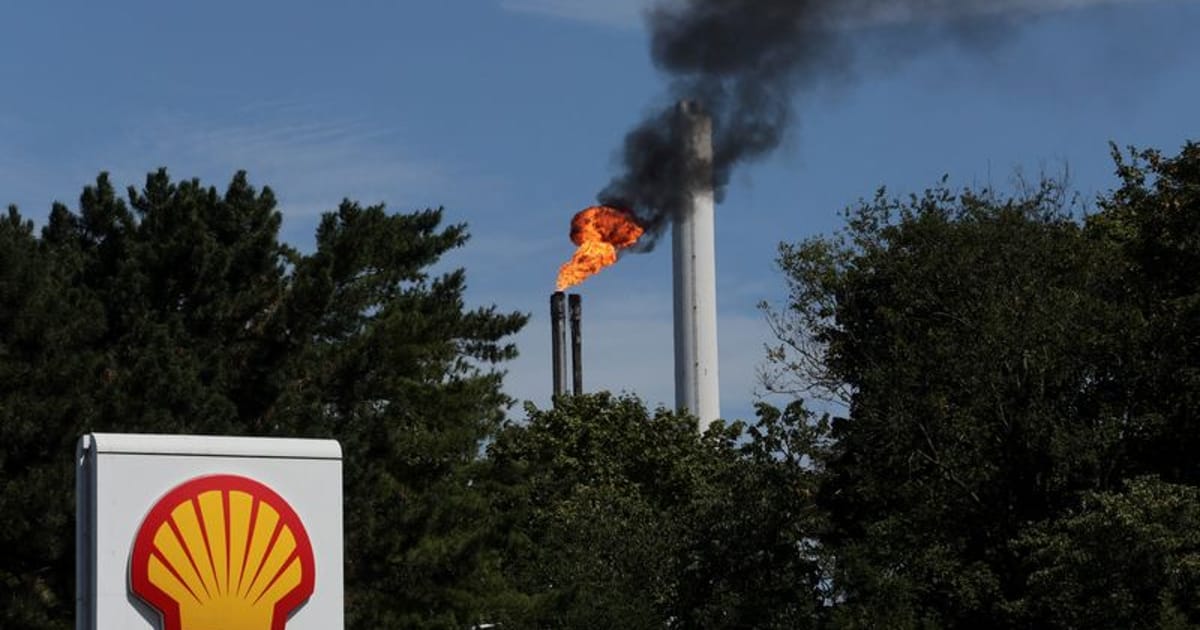 Shell Q1 Profit Beats Expectations at $6.9B, Cuts Share Buybacks