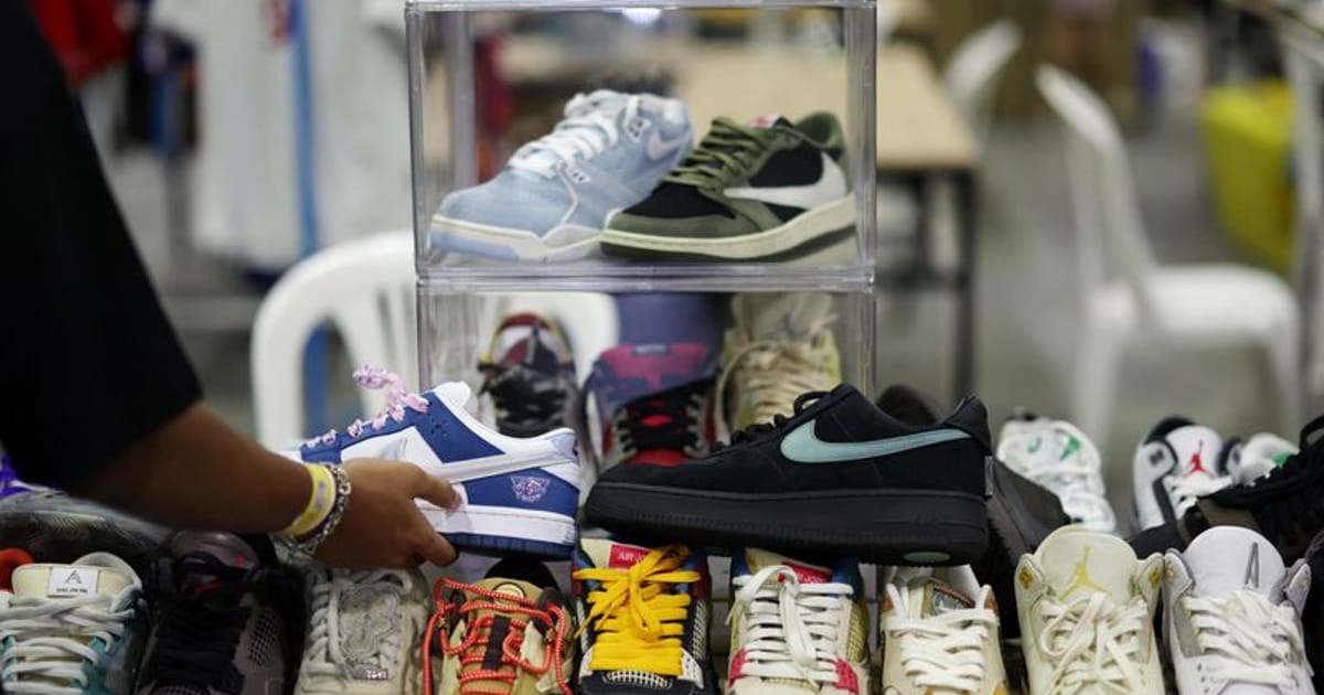 Nike Faces Surging Short Bets Amid Market Share and Turnaround Woes